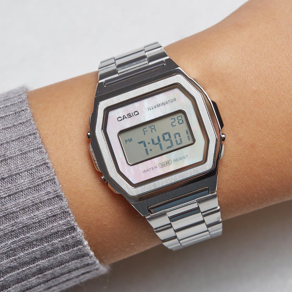 Reloj Casio Vintage A1000D-7EF Caja Metálica Plateado – Dando La Hora